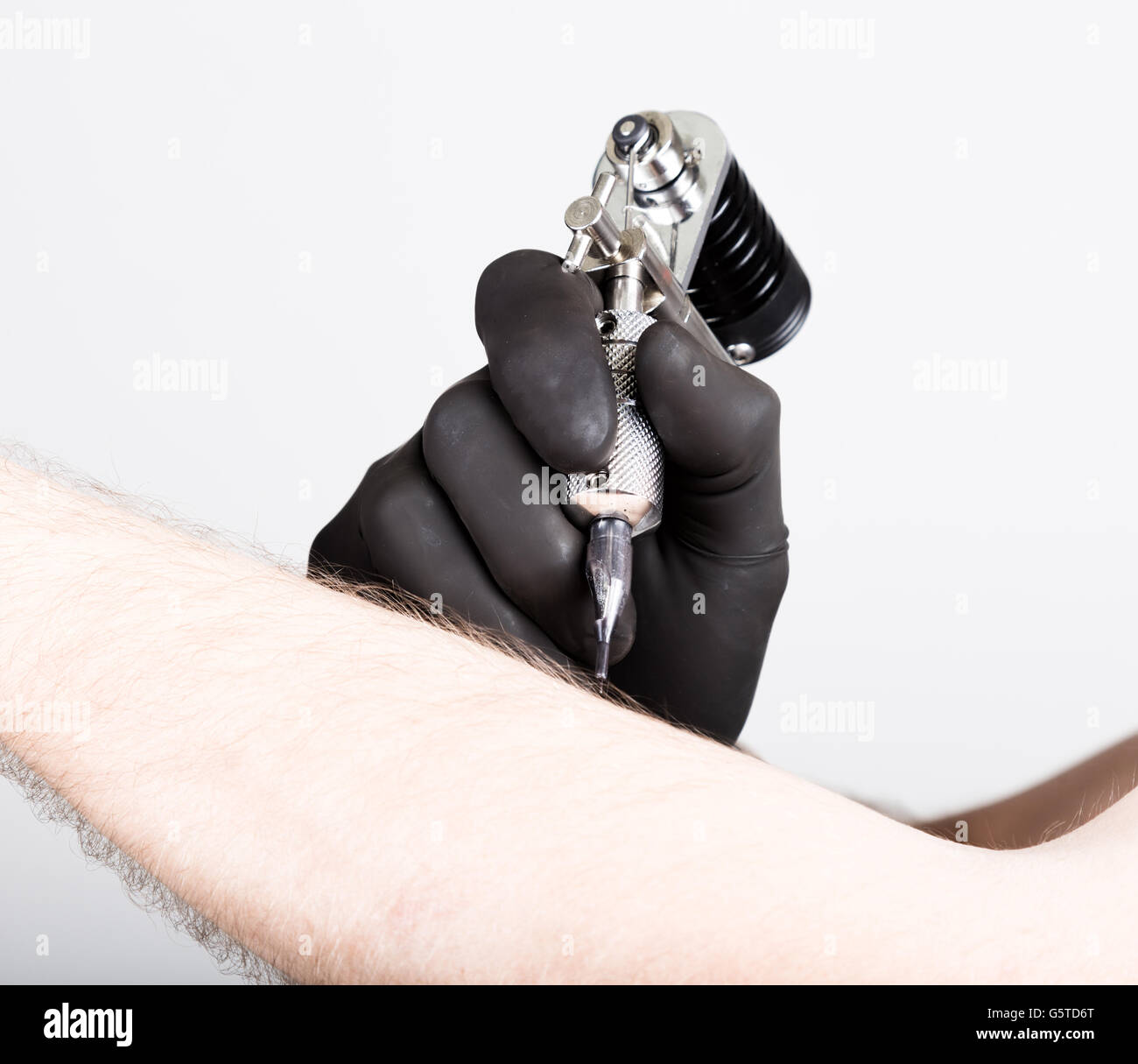 Hands holding tattoo machine hi-res stock photography and images - Alamy