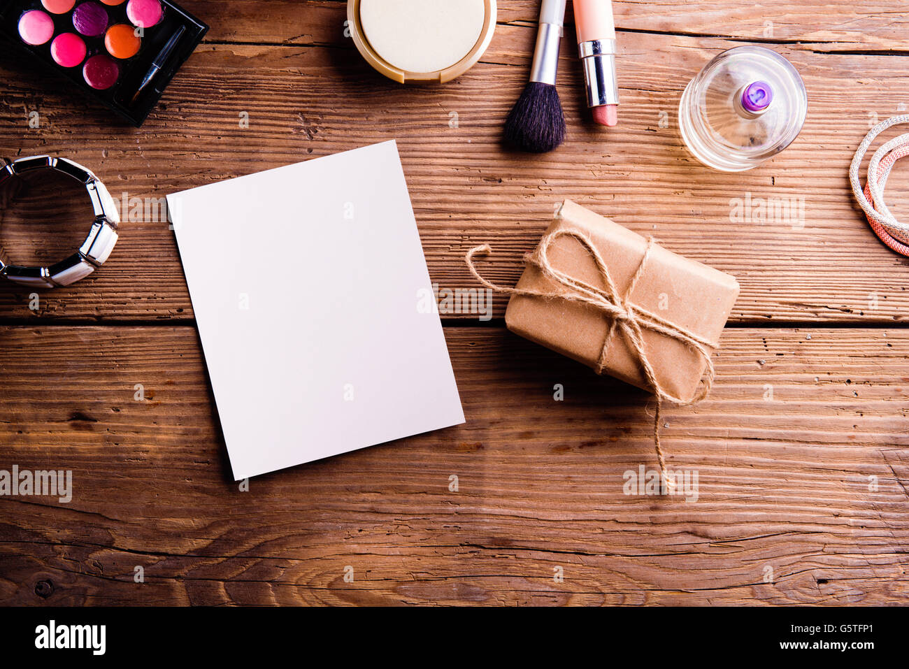 Little package, empty paper note and make up products Stock Photo - Alamy