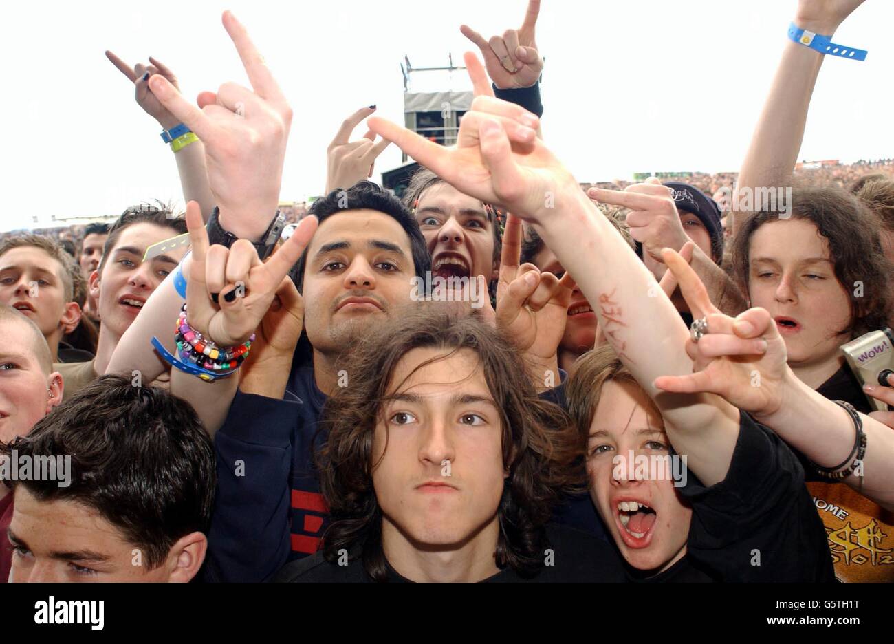 Crowds enjoying the music during the Ozzfest annual rock music festival ...