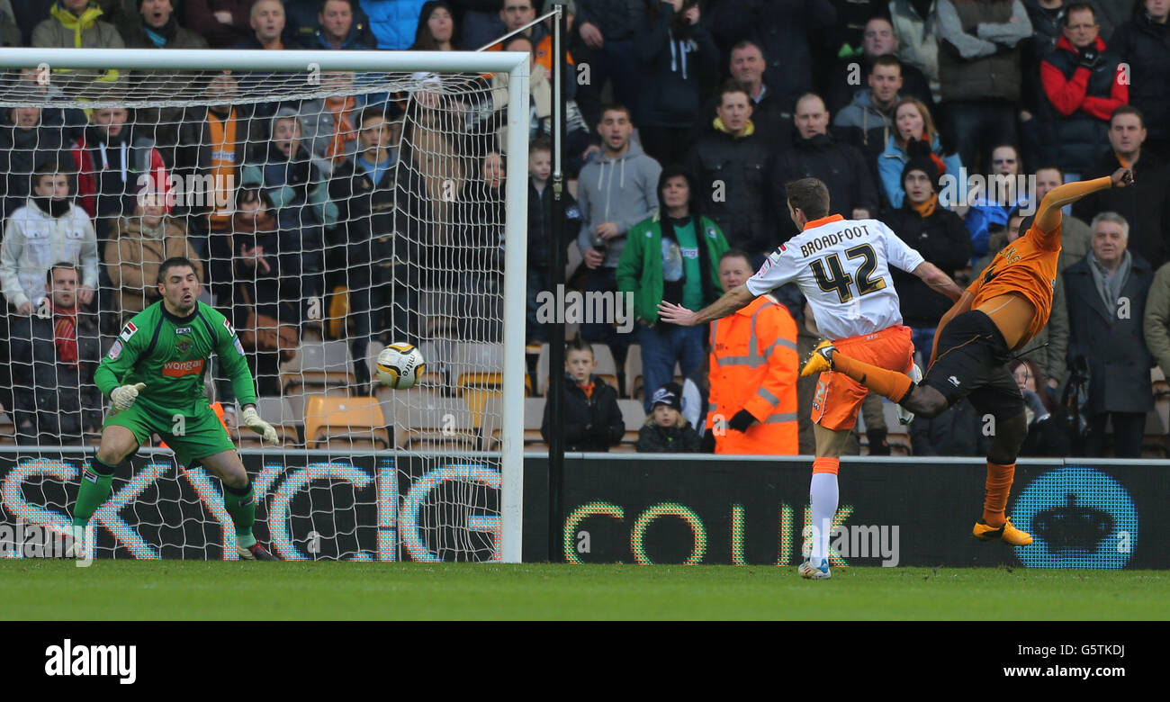 Wolverhampton defender hi-res stock photography and images - Alamy