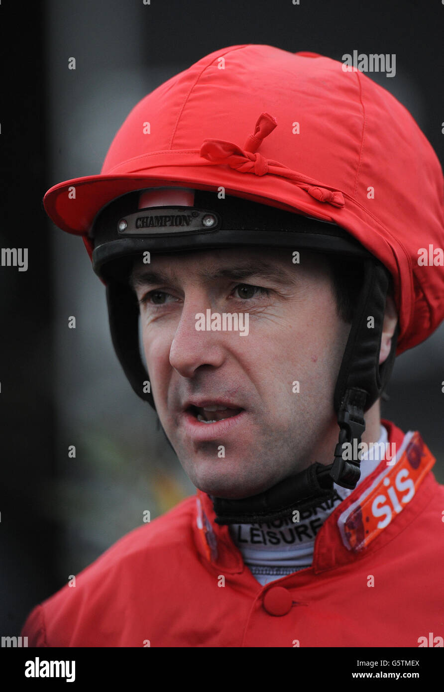 Horse racing kempton park racecourse hi-res stock photography and ...