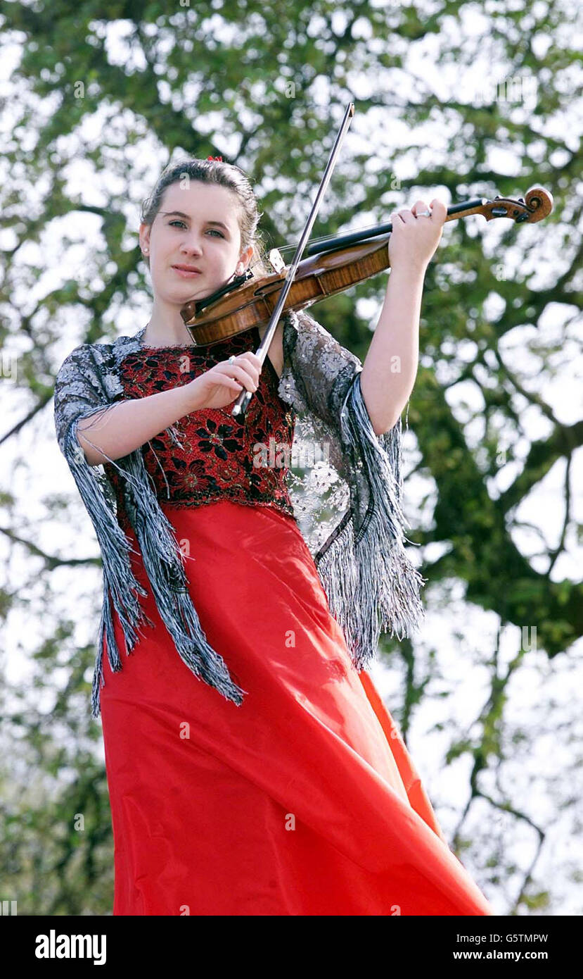 Teenage violin prodigy chloe hanslip hi-res stock photography and ...