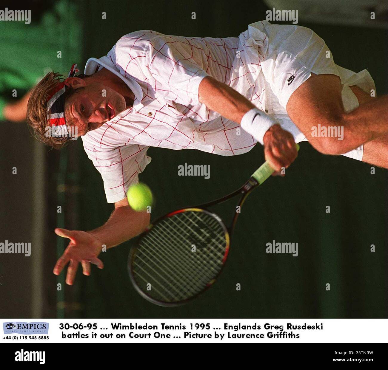 30-06-95, Wimbledon Tennis 1995, Englands Greg Rusedski battles it out ...