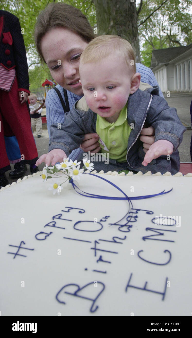 Ecmo baby hi-res stock photography and images - Alamy