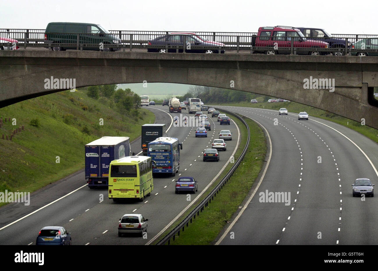 Traffic (top) queues for the Mitsubishi Motors Badminton Horse Trials ...