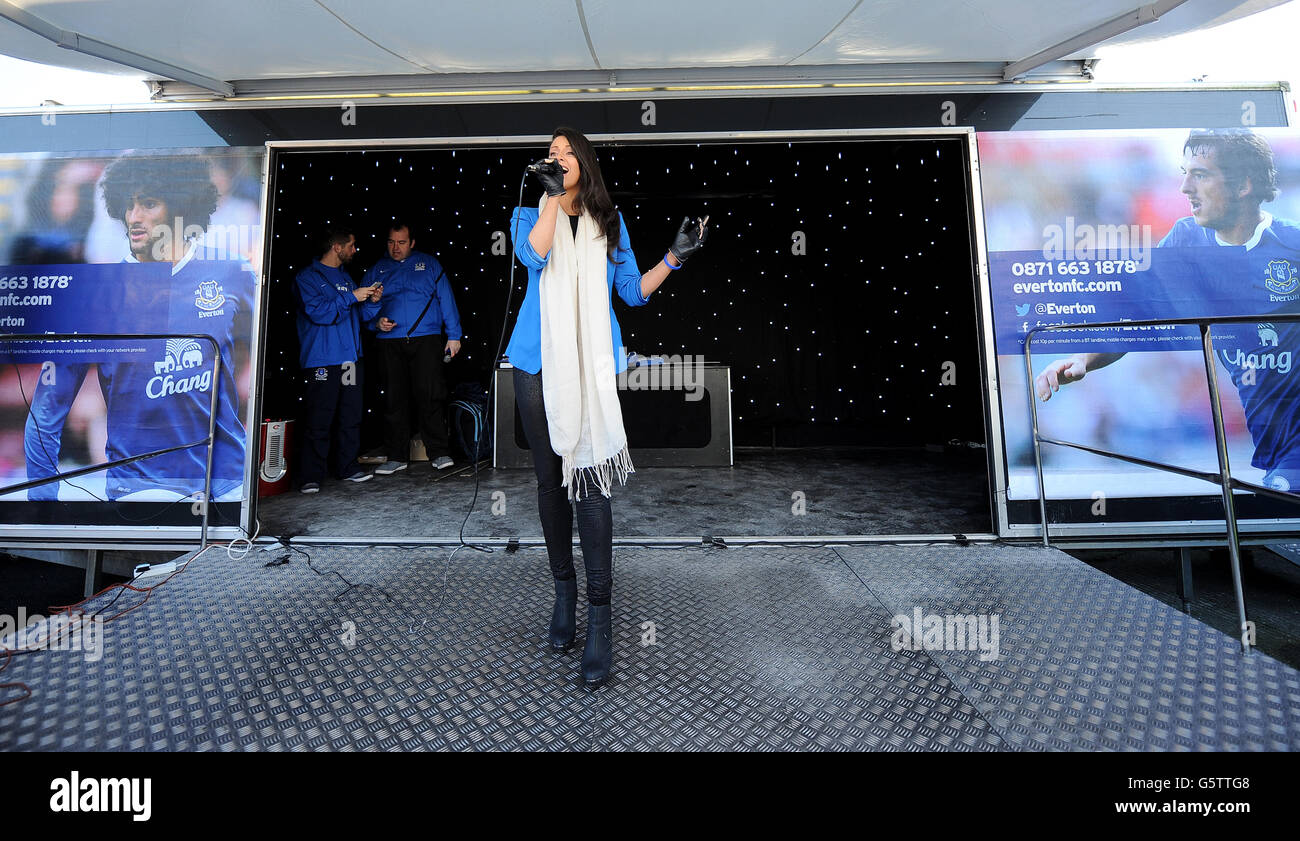 Jennifer Jewell performing for the Roadshow outside Goodison Park Stock ...