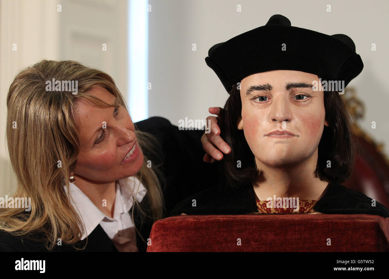 Originator looking richard iii project hi-res stock photography and ...