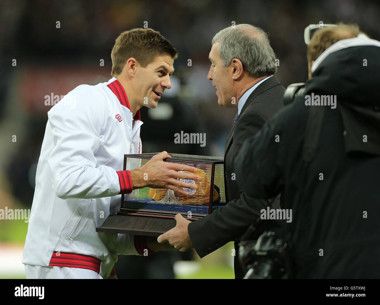 Former england goalkeeper peter shilton receives hi-res stock ...