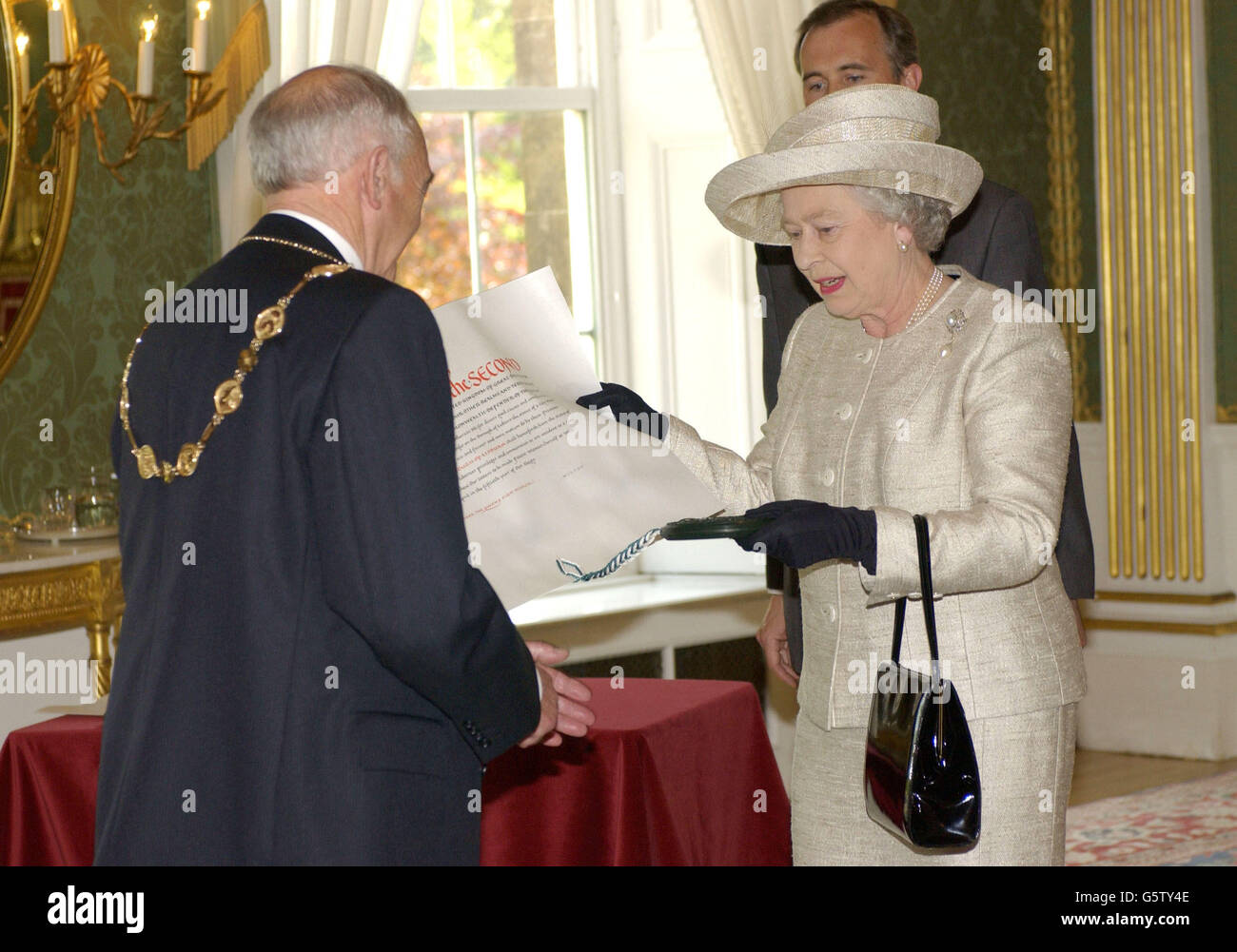Royal seal of elizabeth ii hi-res stock photography and images - Alamy