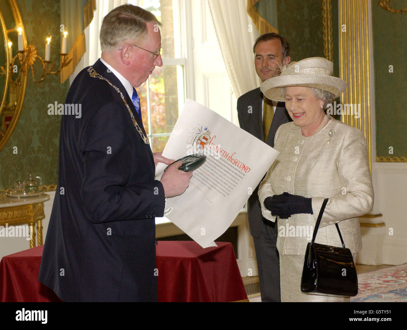Queen Elizabeth II confers city status on Newry, Northern Ireland with ...