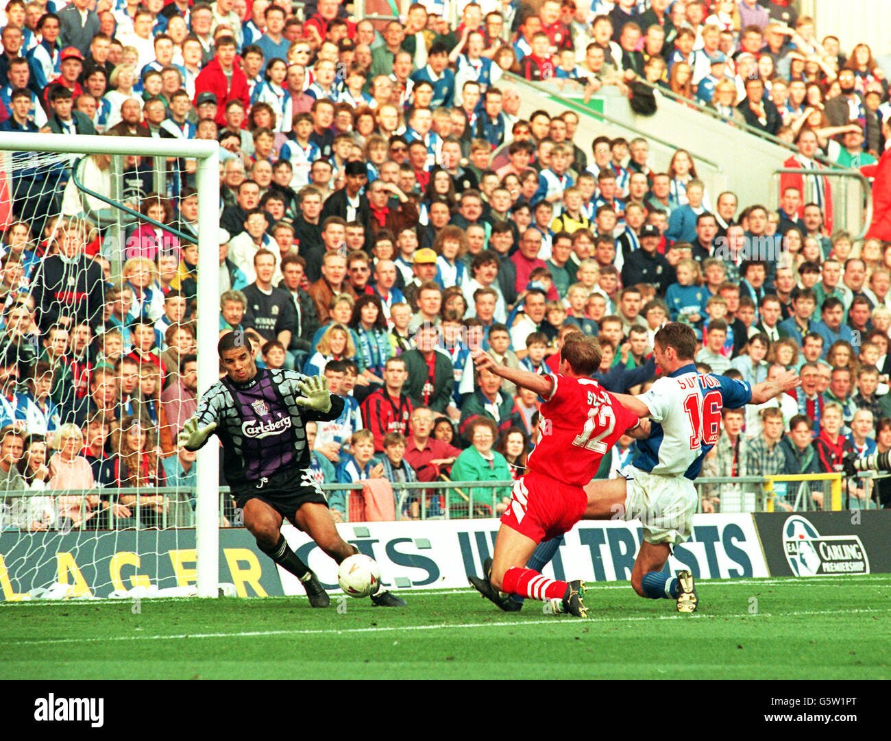 Liverpool goalkeeper David James Stock Photo - Alamy