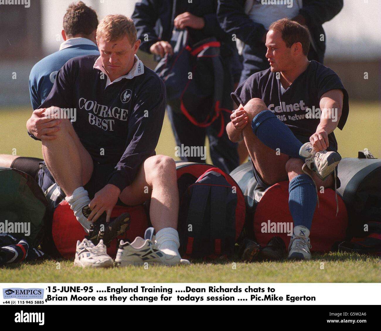 Rugby Union World Cup 1995 -England Training. Dean Richards chats to ...