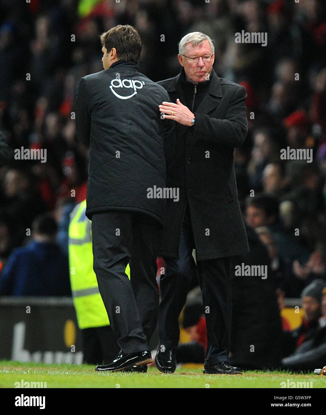 Manchester united trafford shake hi-res stock photography and images ...