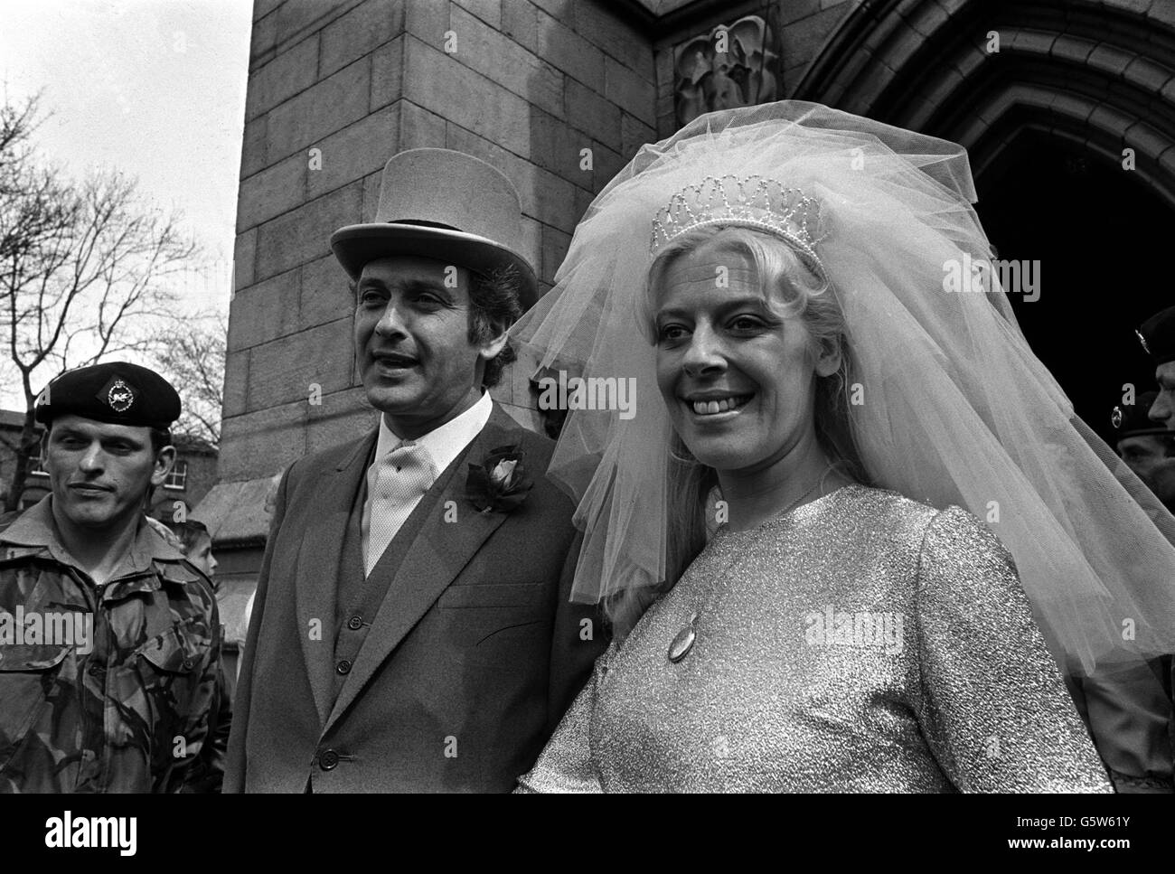 Barmaid bet lynch coronation streets hi-res stock photography and ...