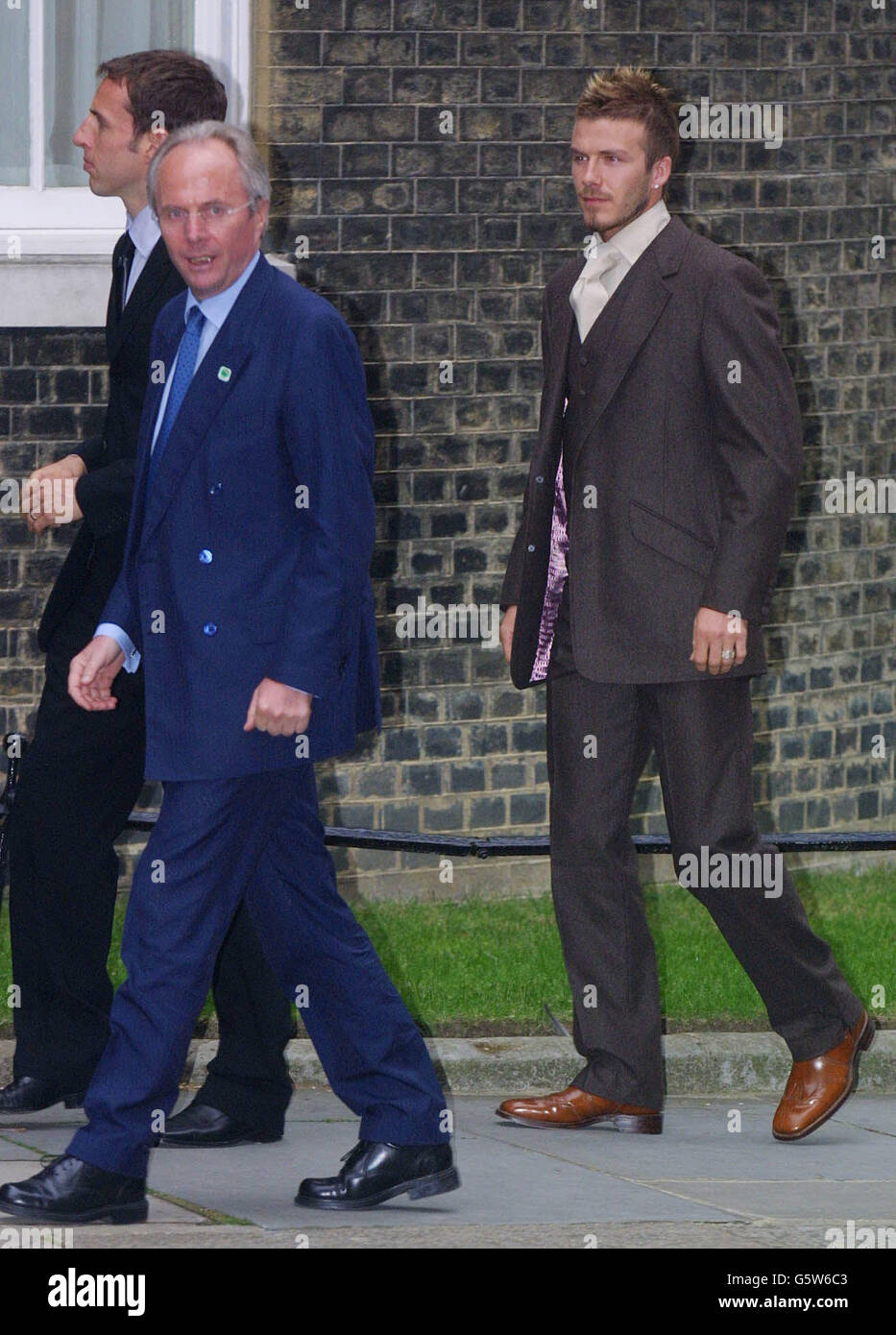 Gareth Southgate (l), England coach Sven Goran Eriksson (wearing blue ...