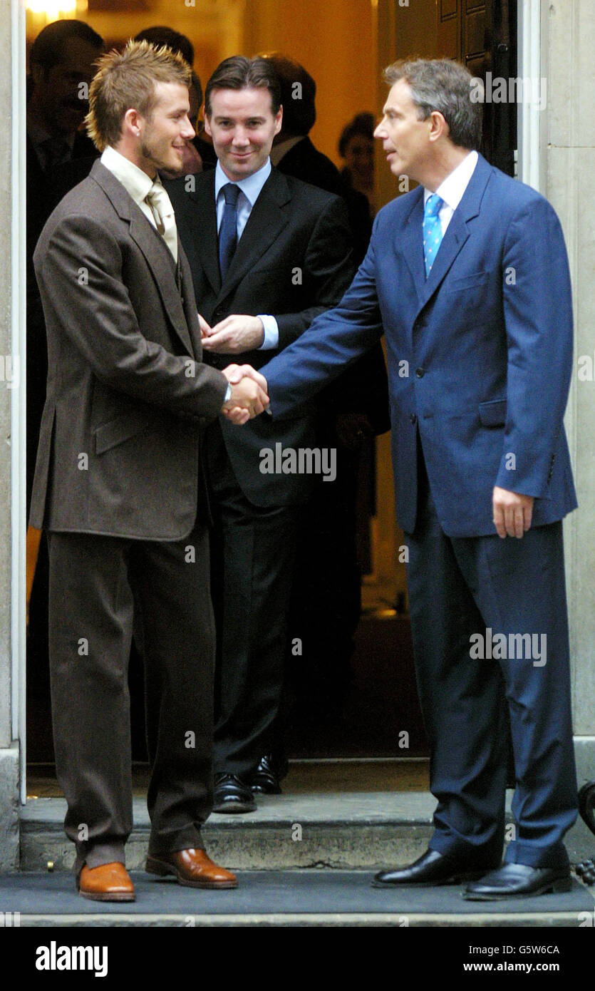 Politics handshake travel smiling hi-res stock photography and images ...