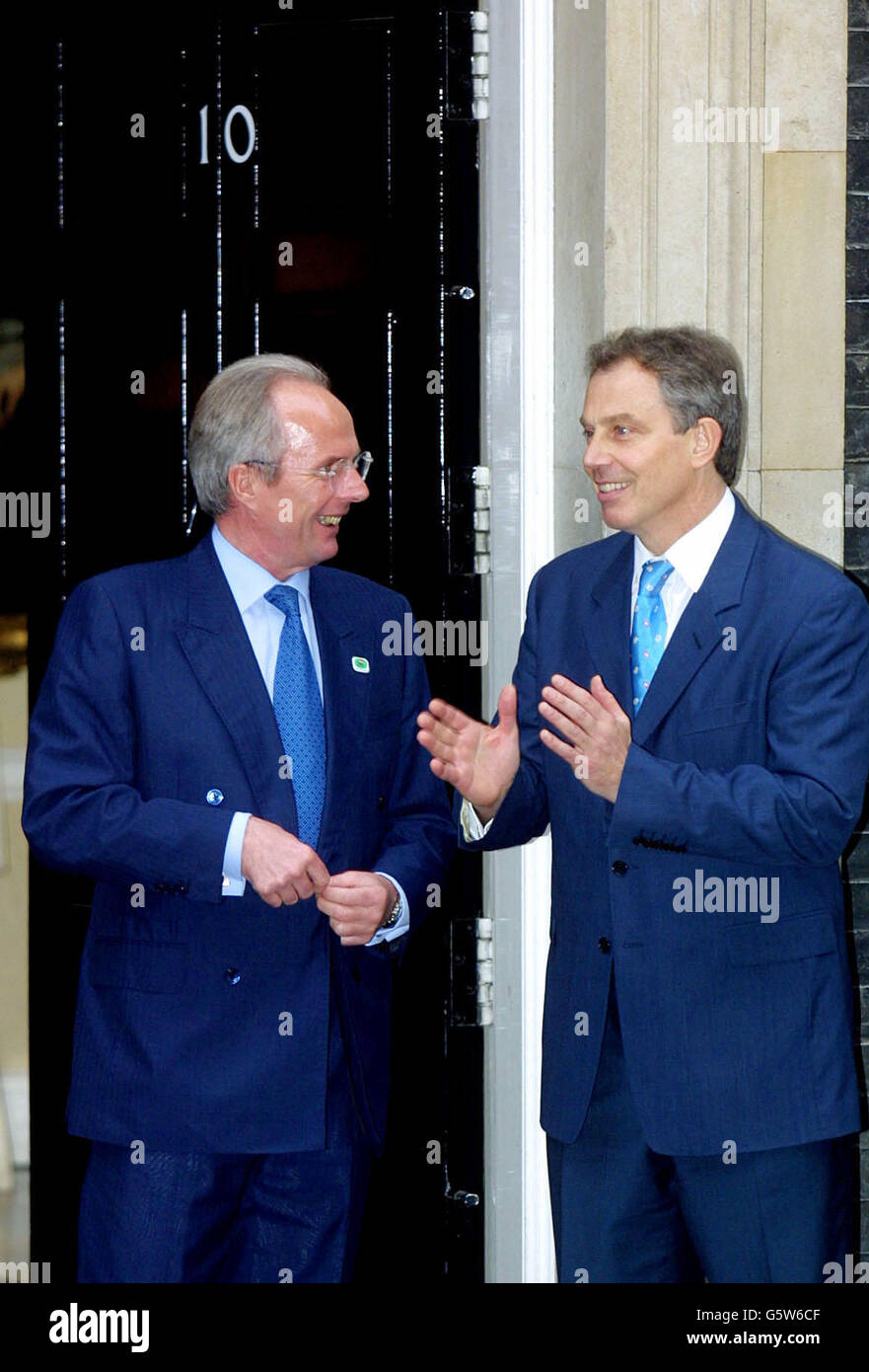 England coach Sven-Goran Eriksson & PM Tony Blair Stock Photo - Alamy