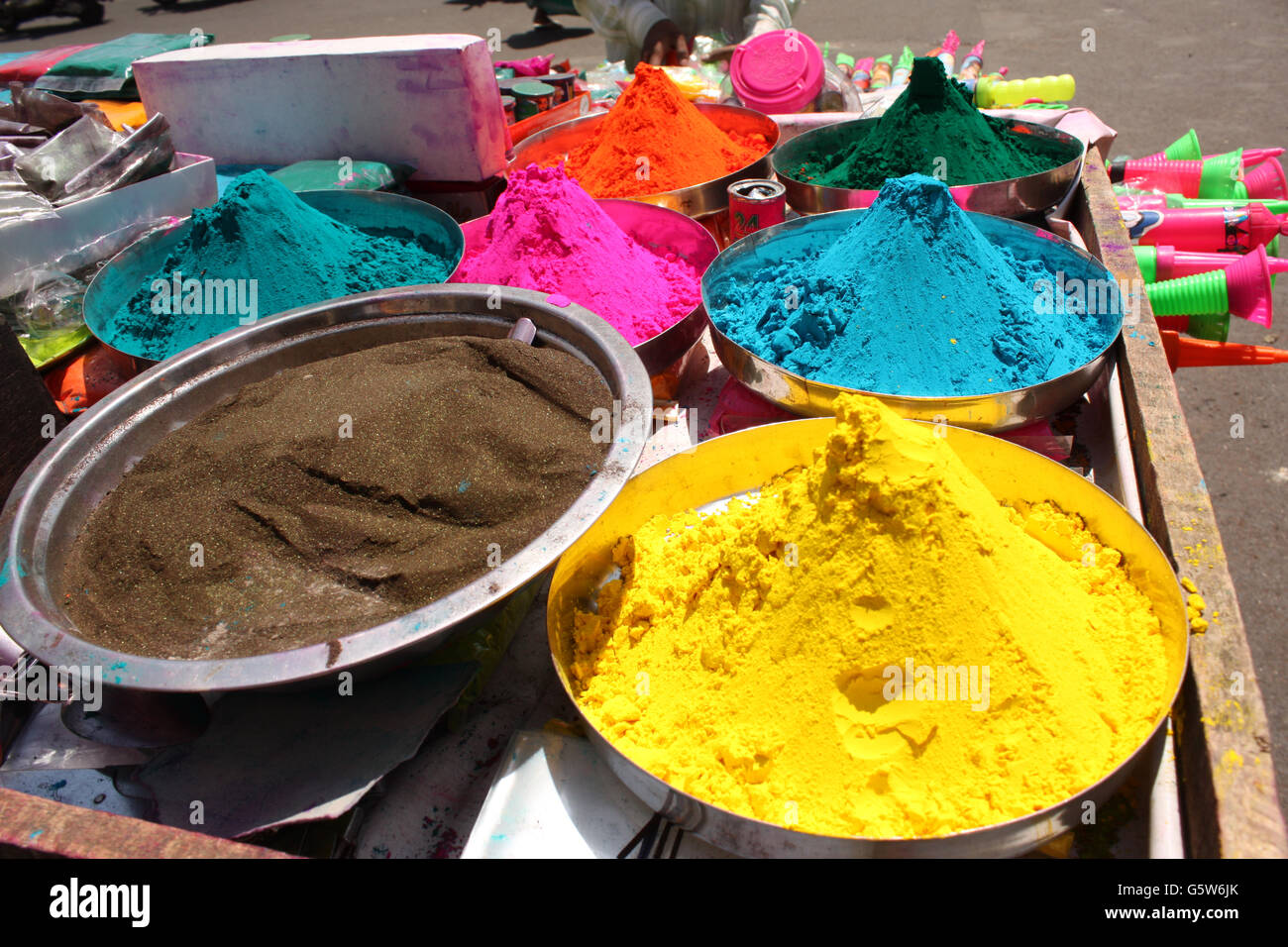 Holi colors hi-res stock photography and images - Alamy