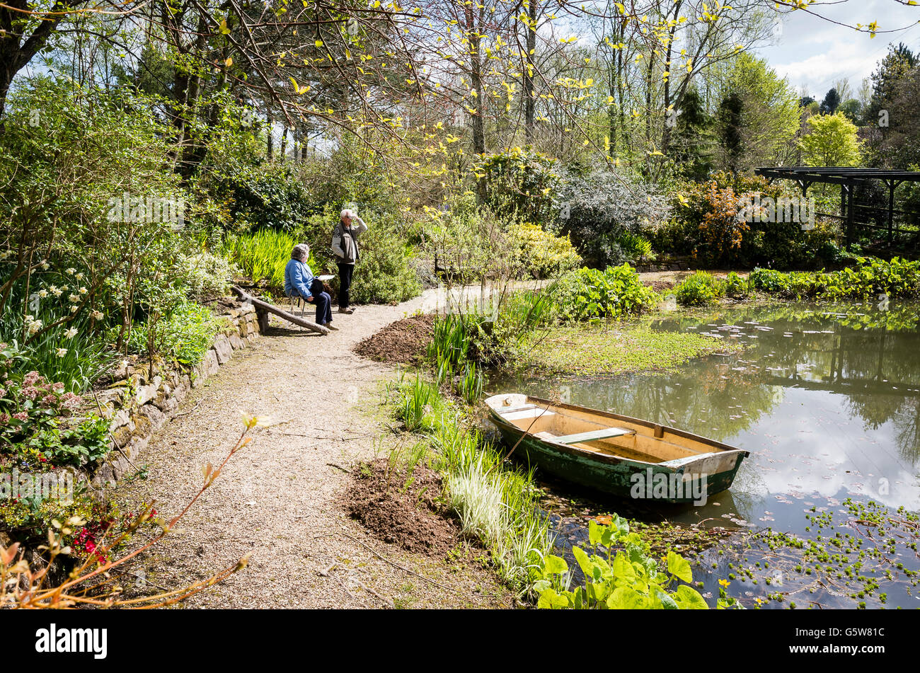 Small water feature garden hi-res stock photography and images - Alamy