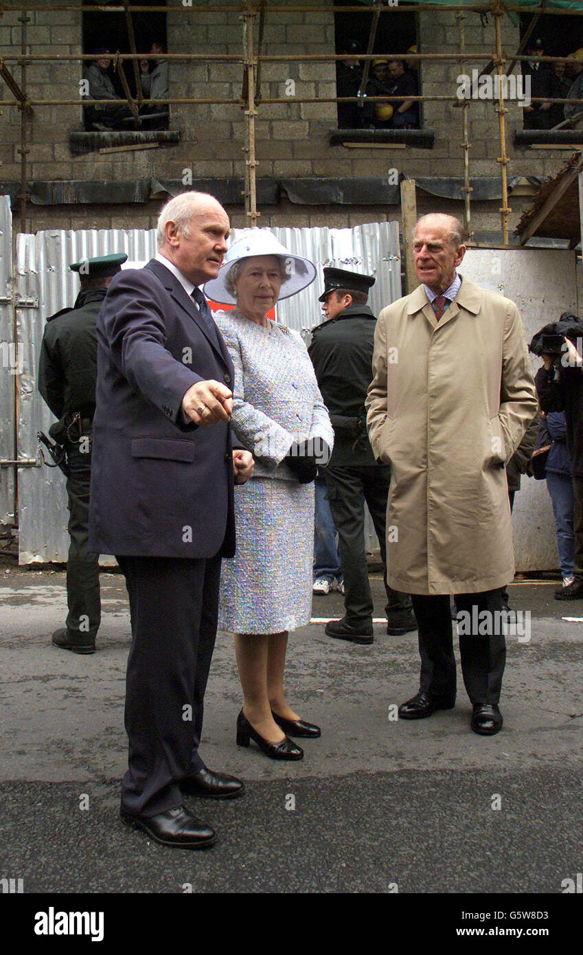 Northern Ireland Secretary Dr John Reid shows Britain's Queen Elizabeth ...