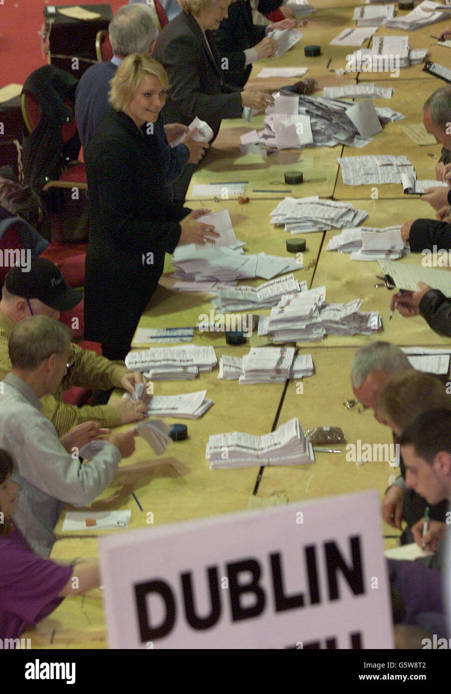 Irish elections counting hi-res stock photography and images - Alamy