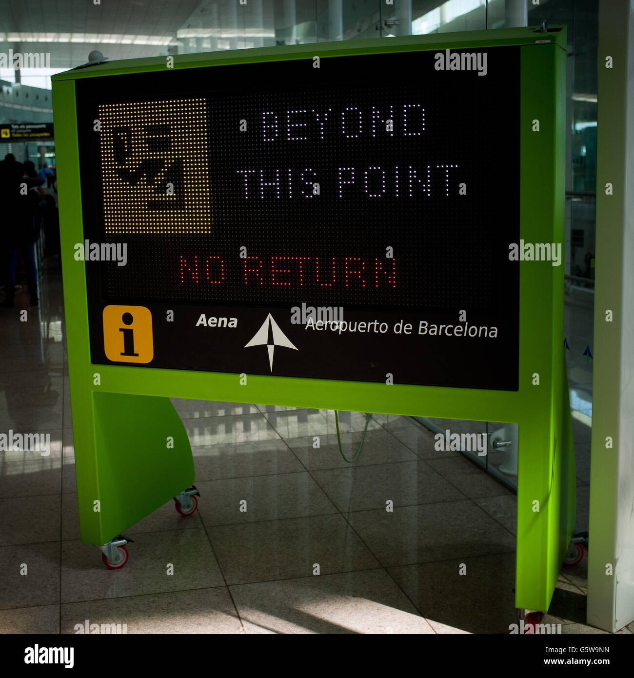 No return point sign in Barcelona Airport Stock Photo - Alamy