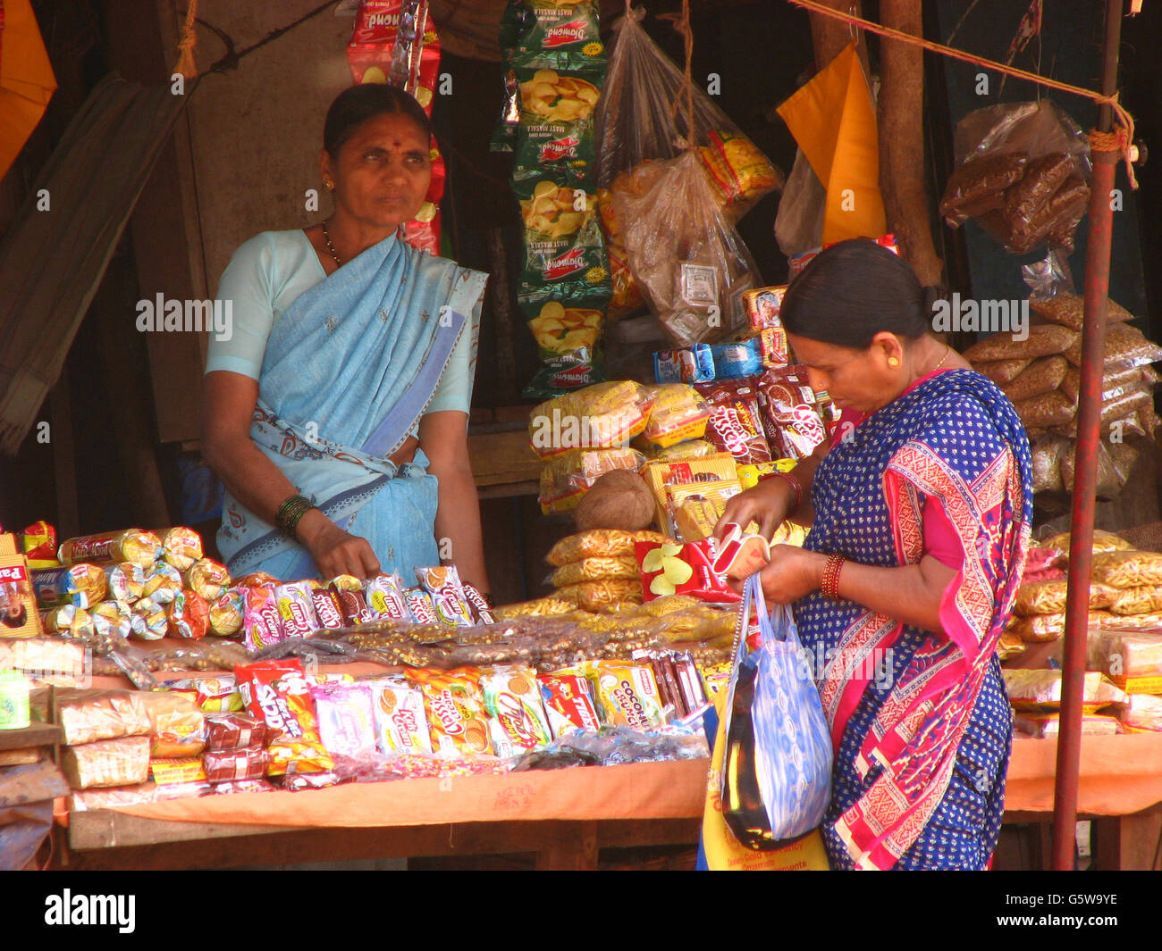 Rural shopping village hi-res stock photography and images - Alamy