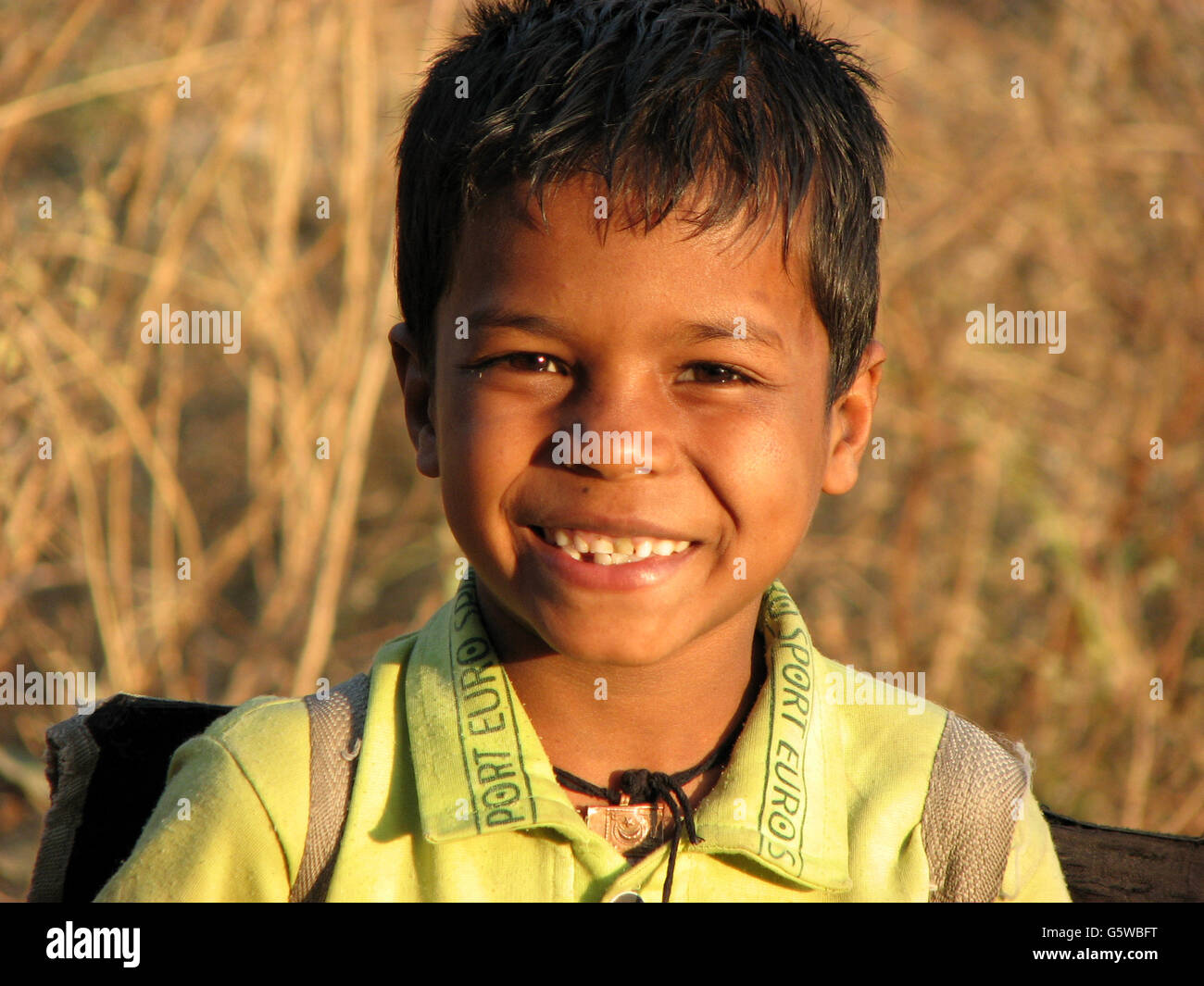 Poor kid happy indian boy hi-res stock photography and images - Alamy