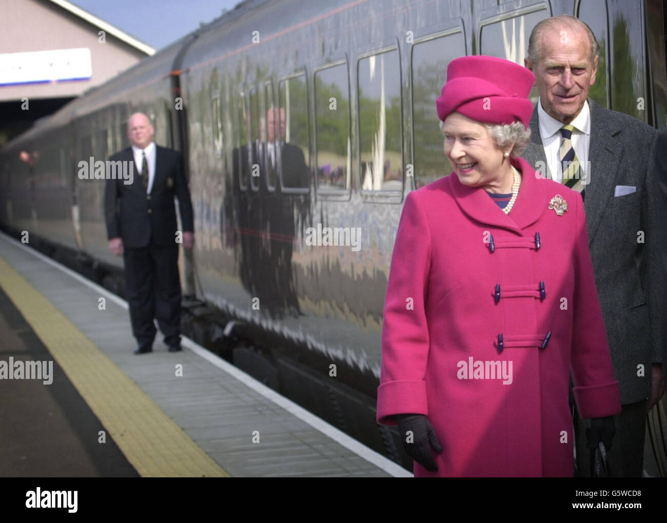 Queen elizabeth ii prince philip prepare board royal train hi-res stock ...