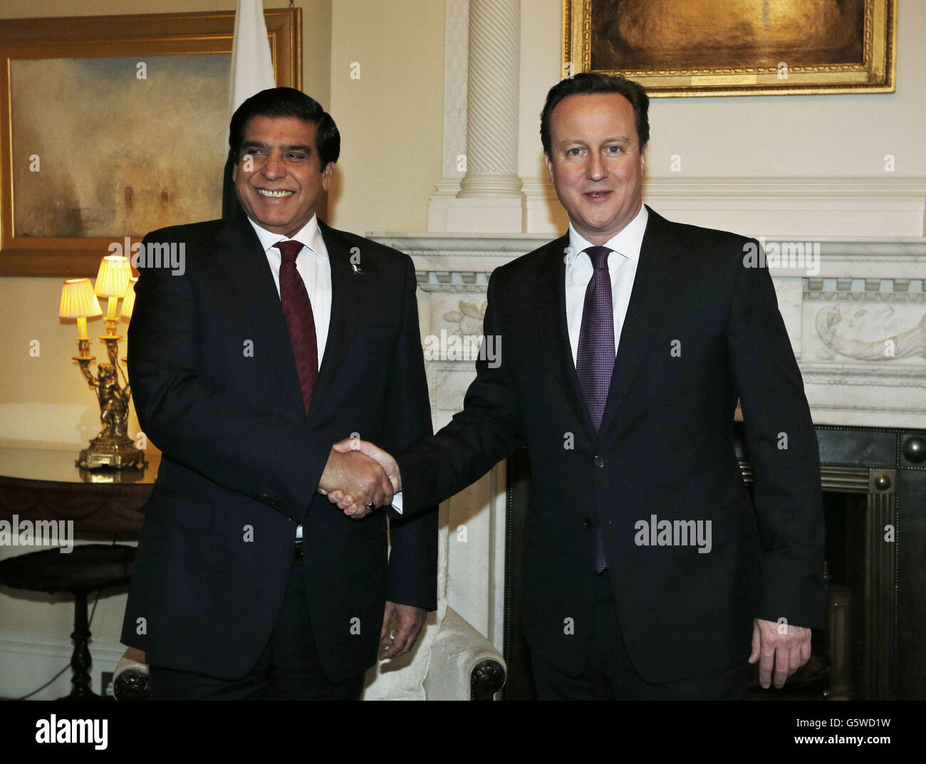 Pakistan prime minister raja pervez hi-res stock photography and images ...