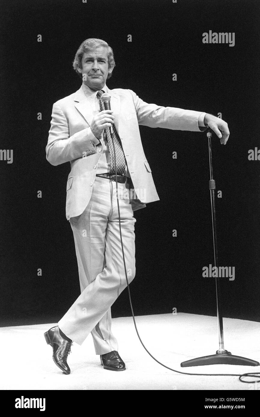 Entertainment comedian dave allen hi-res stock photography and images ...