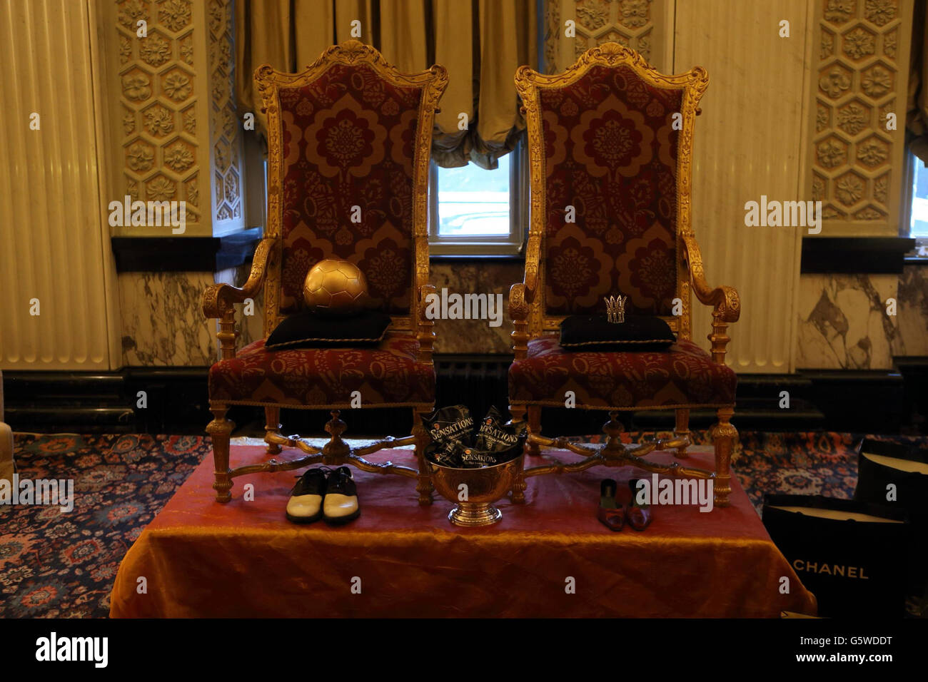 Gary Lineker Walkers Crisps Advert High Resolution Stock Photography ...