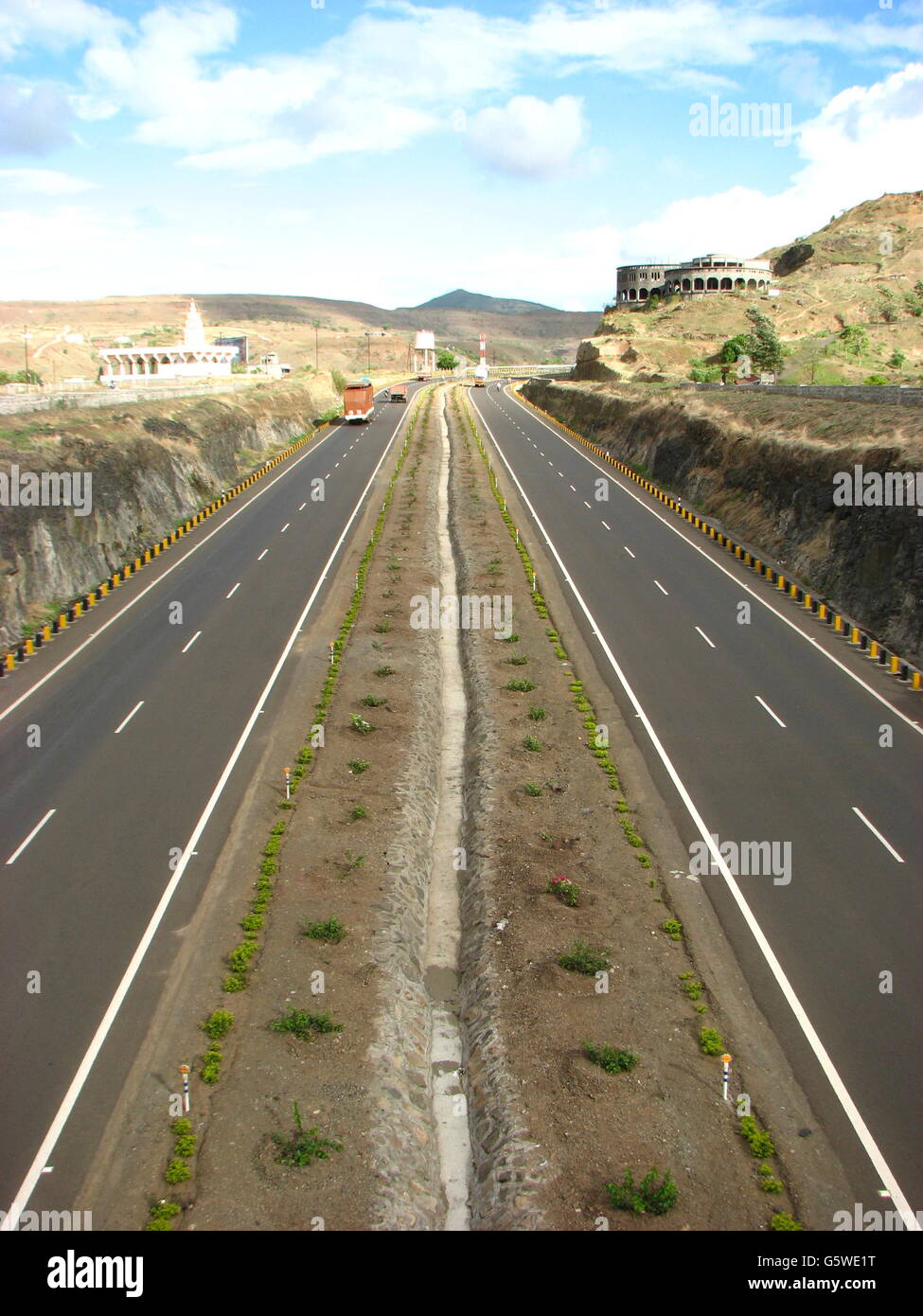 Empty expressway hi-res stock photography and images - Alamy