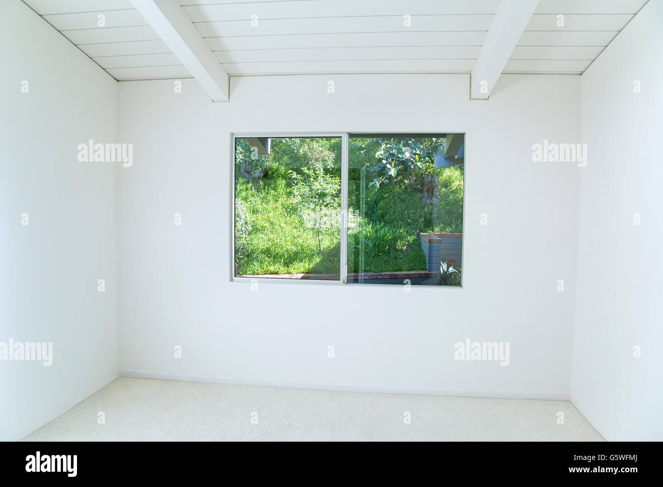 Empty room with window Stock Photo - Alamy