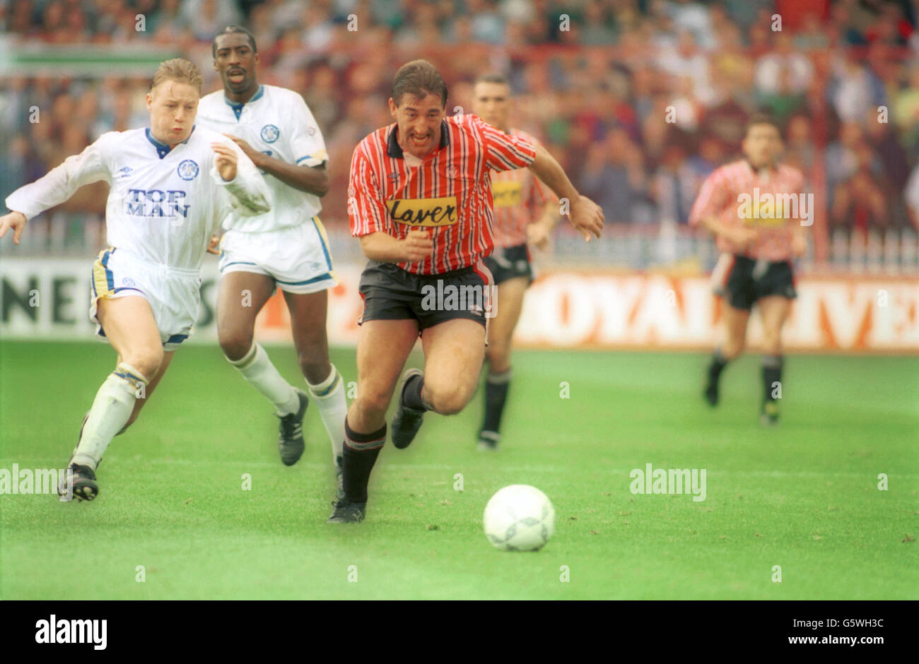 Leeds uniteds david batty pursues sheffield uniteds billy whitehurst hi ...