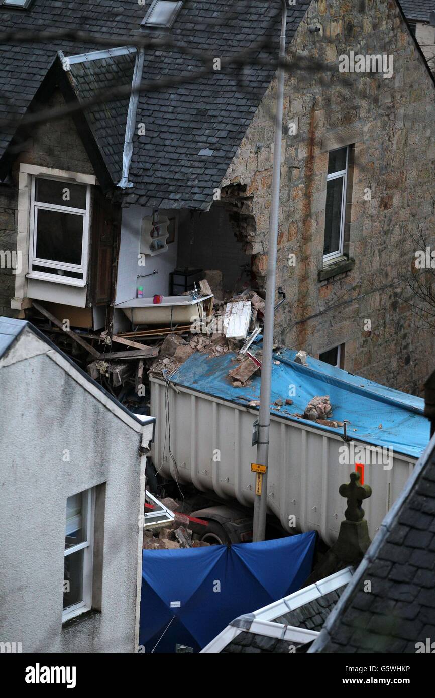 Lorry crashes into house Stock Photo - Alamy