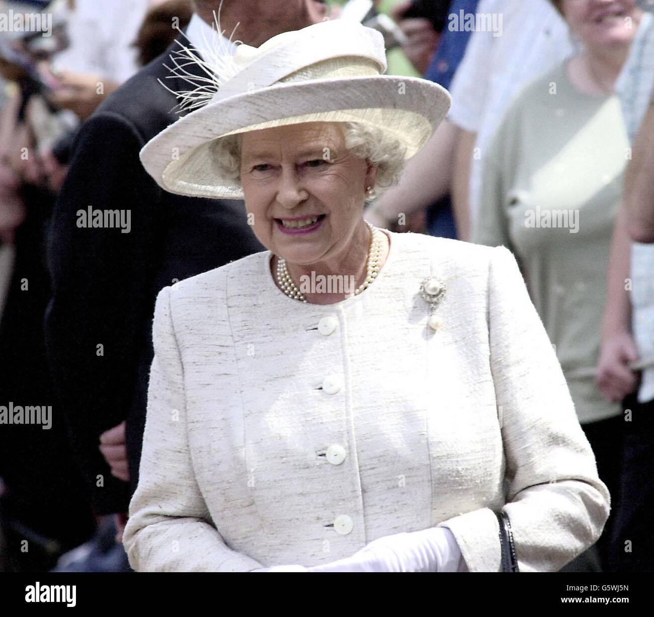 The queen during her walk about in windsor castle hi-res stock ...