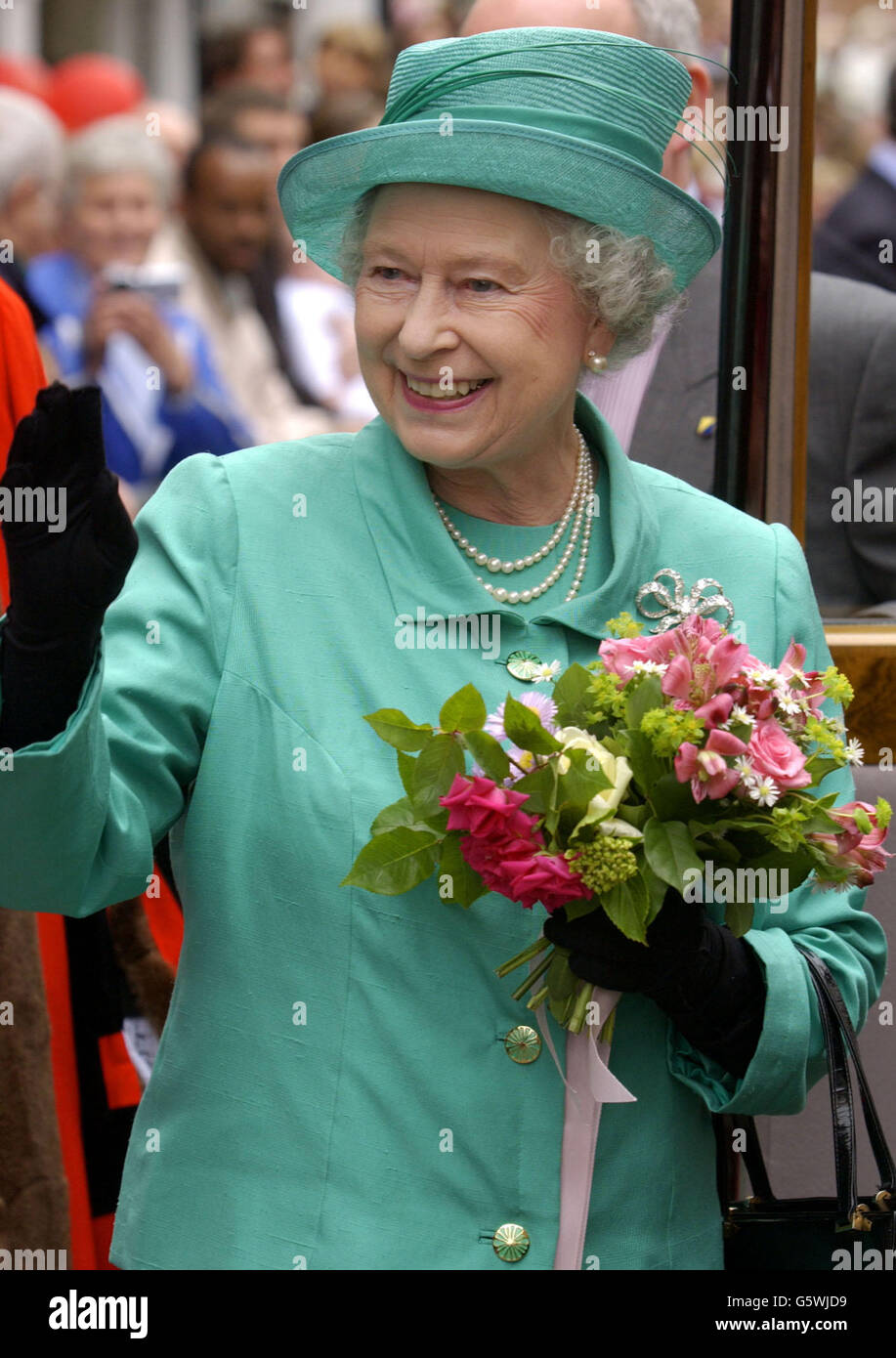 The Queen waves to well-wishers at the Golden Jubilee parade in Windsor ...