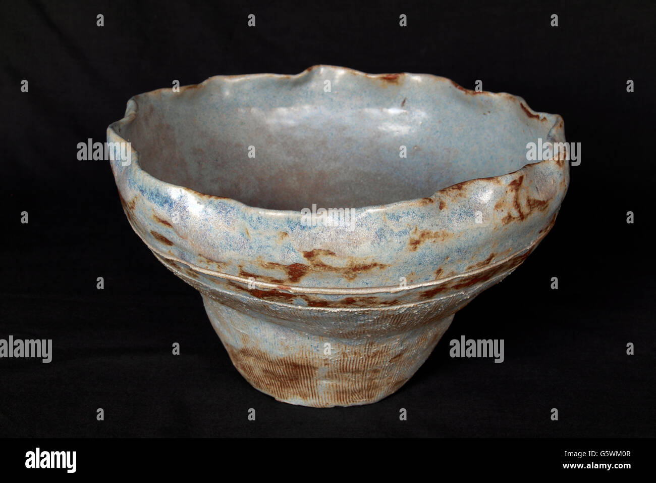 Large terracotta pot hi-res stock photography and images - Alamy