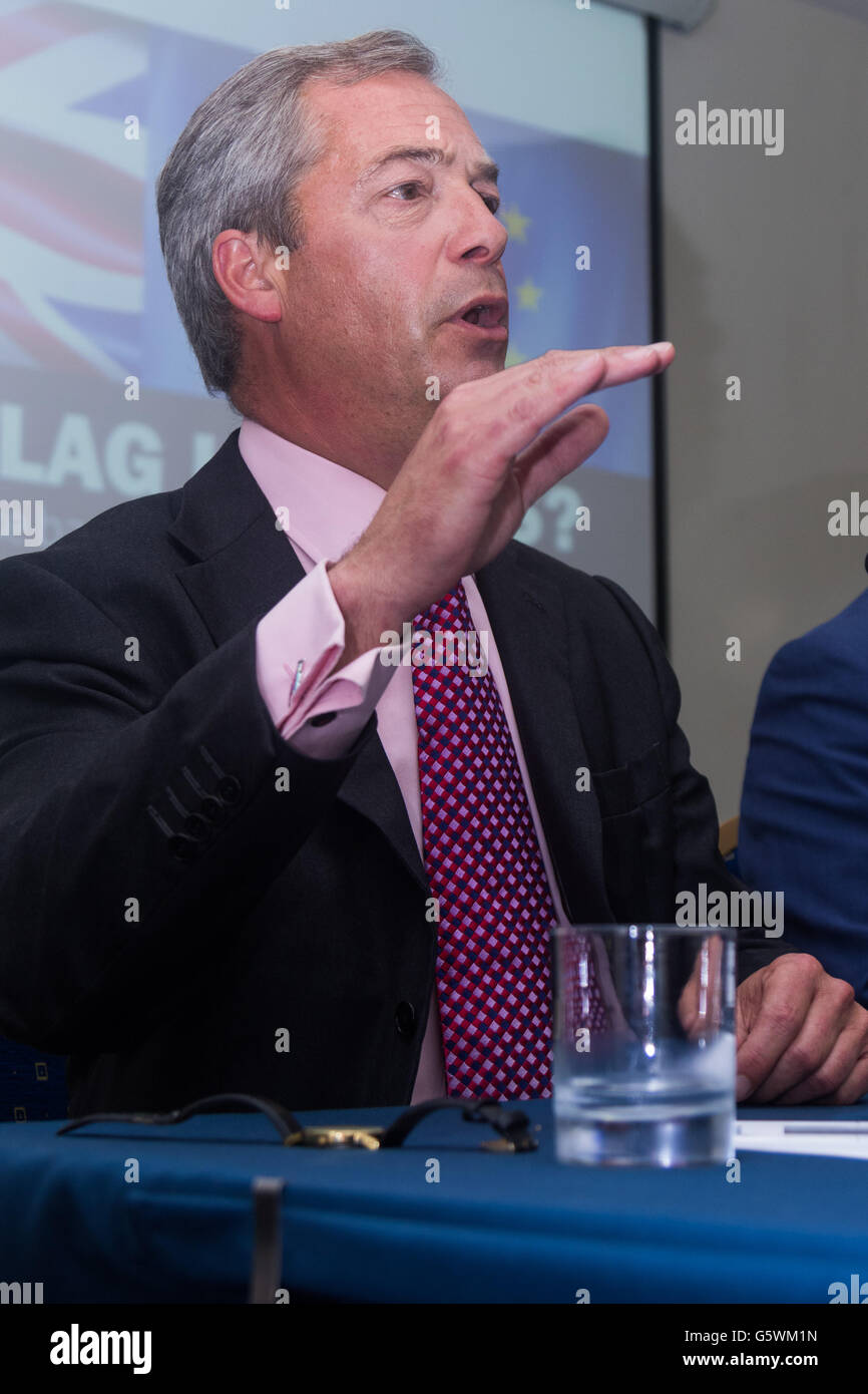 Independence day nigel farage hi-res stock photography and images - Alamy