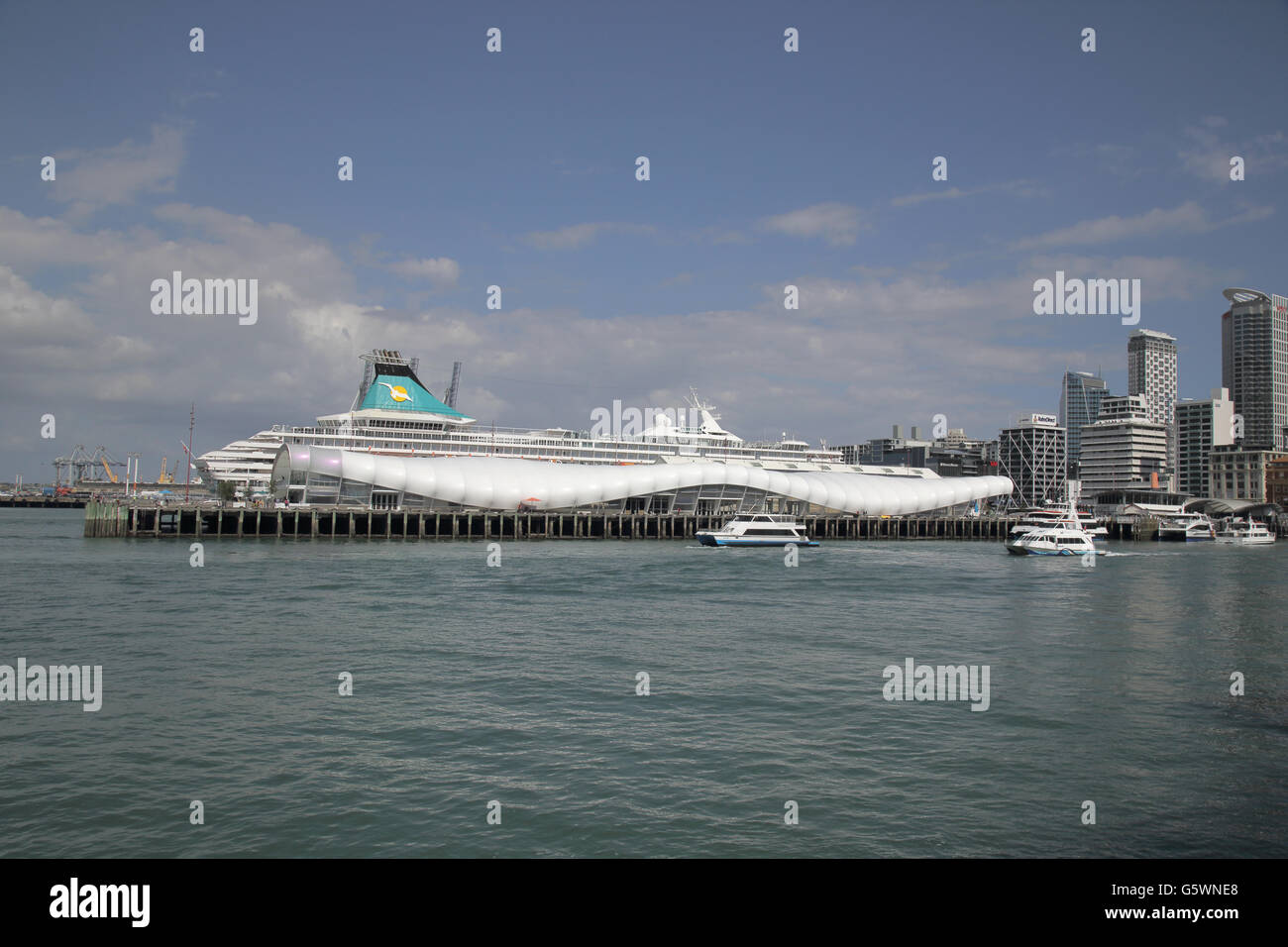 Auckland cruise ship terminal new zealand Stock Photo - Alamy