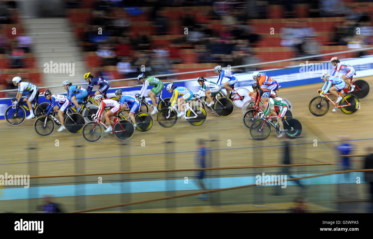 Ireland's Caroline Ryan (centre, green)rides in the scratch race on day ...