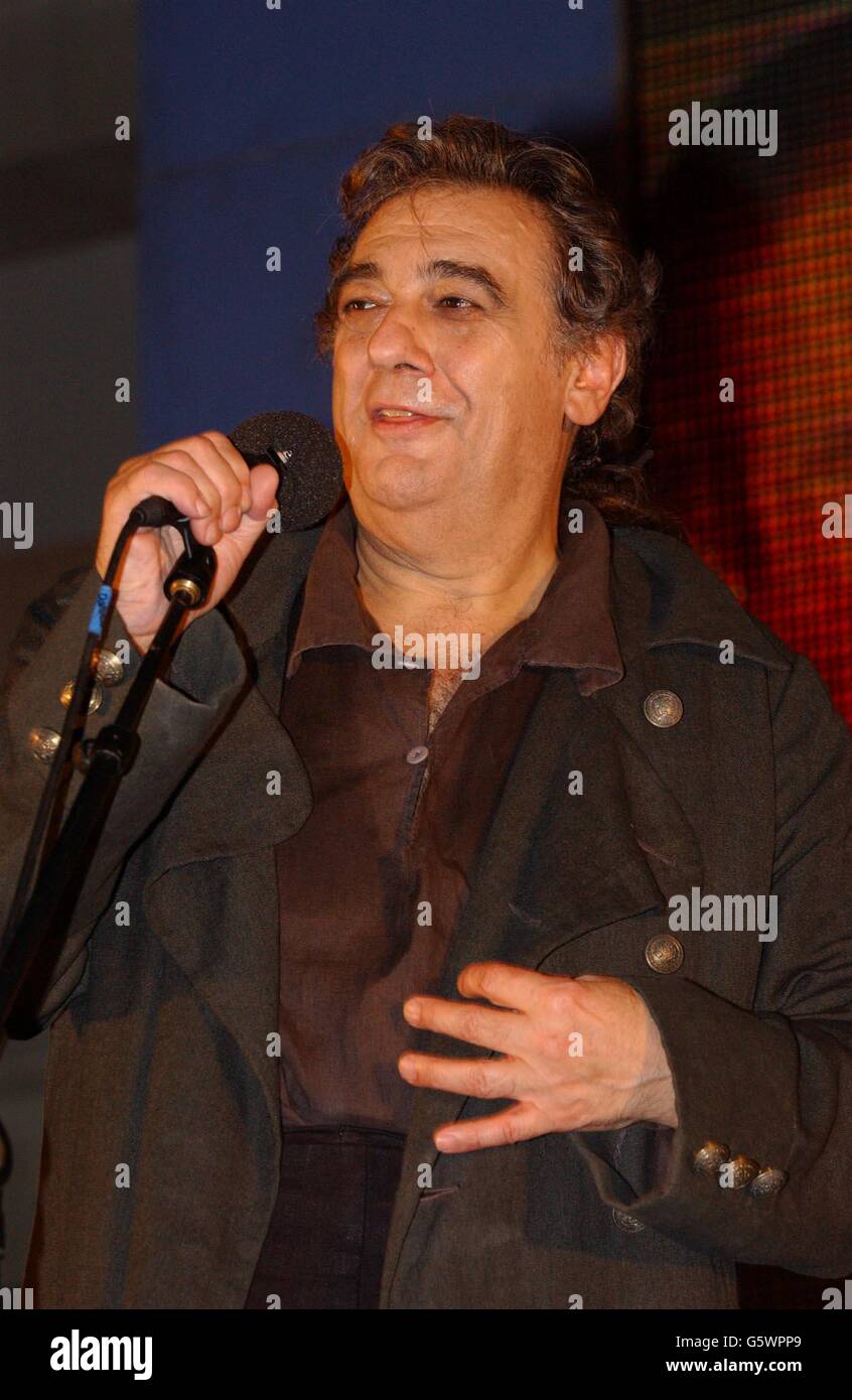 Placido domingo singer hi-res stock photography and images - Alamy