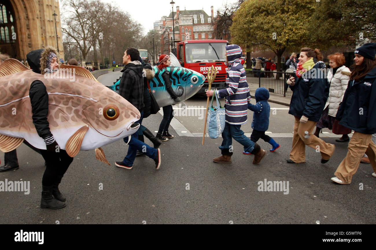 Outside houses of parliment hi-res stock photography and images - Alamy