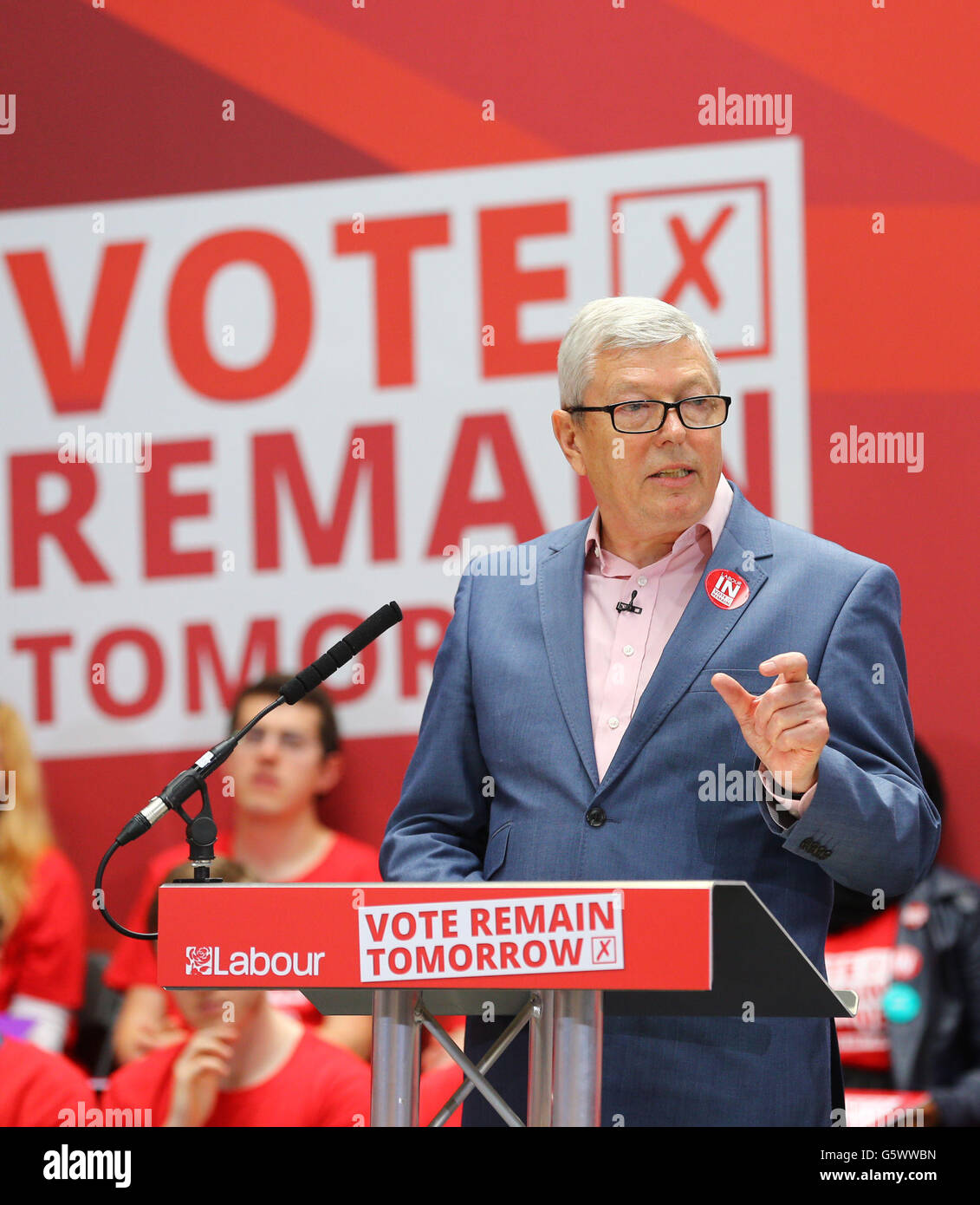 Alan johnson at labour eu rally in kings cross hi-res stock photography ...