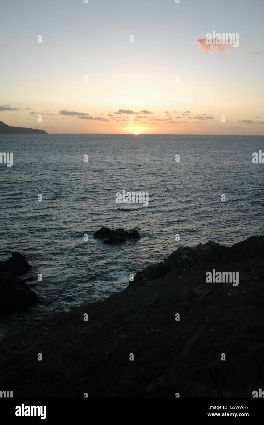 View of the sundown over the Pacific ocean Stock Photo - Alamy