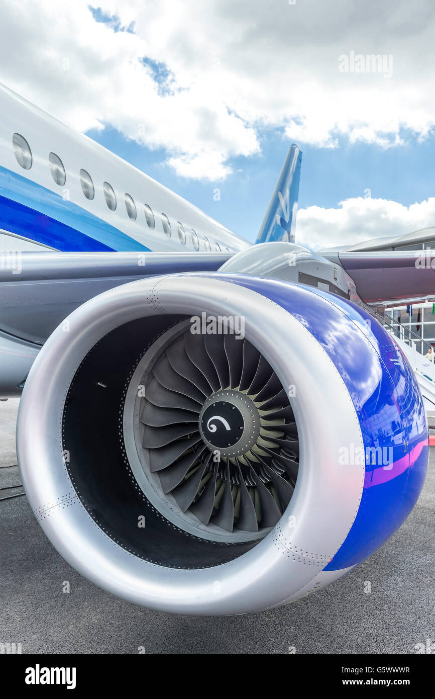 Sukhoi super jet hi-res stock photography and images - Alamy