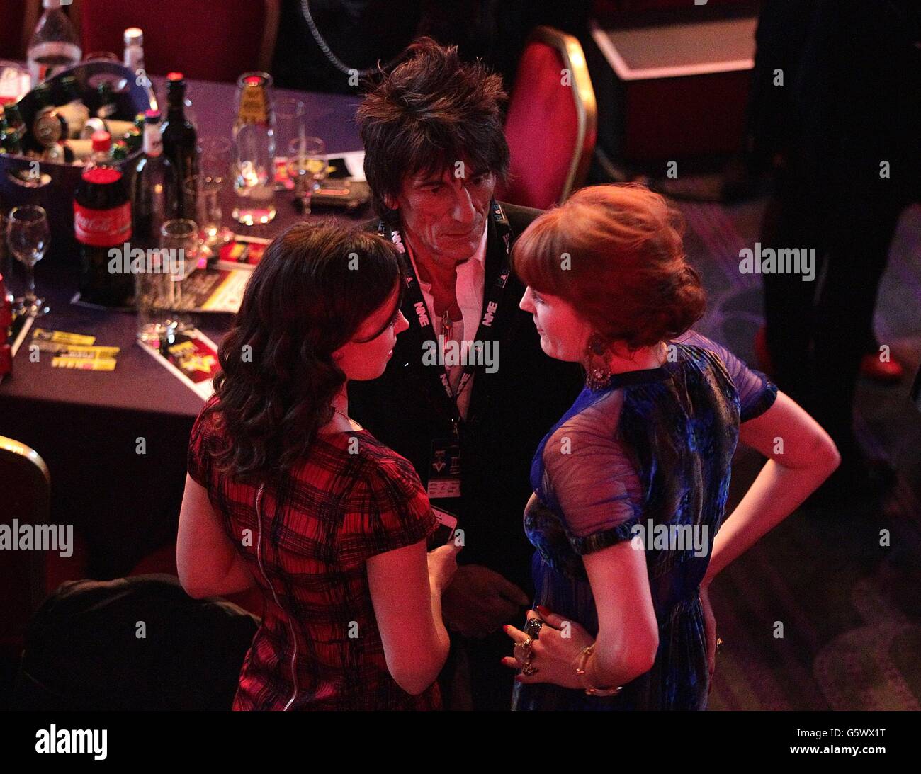 Ronnie Wood, Sally Humphries (bottom left) and Florence Welch chat ...