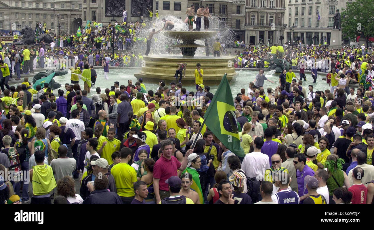 Brazil fans celebrate in London Stock Photo - Alamy