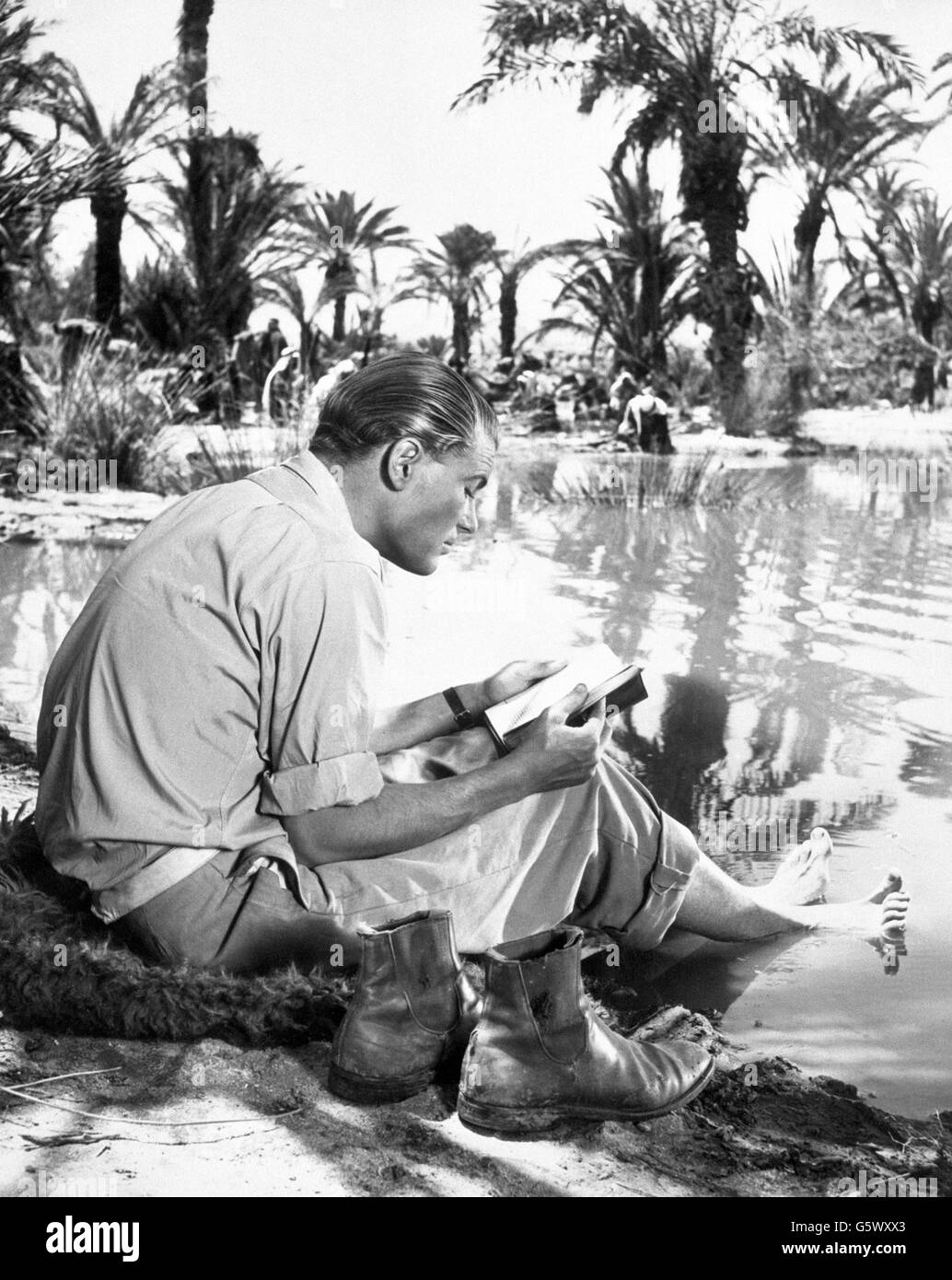 Peter otoole takes break from filming in the jordanian desert hi-res ...